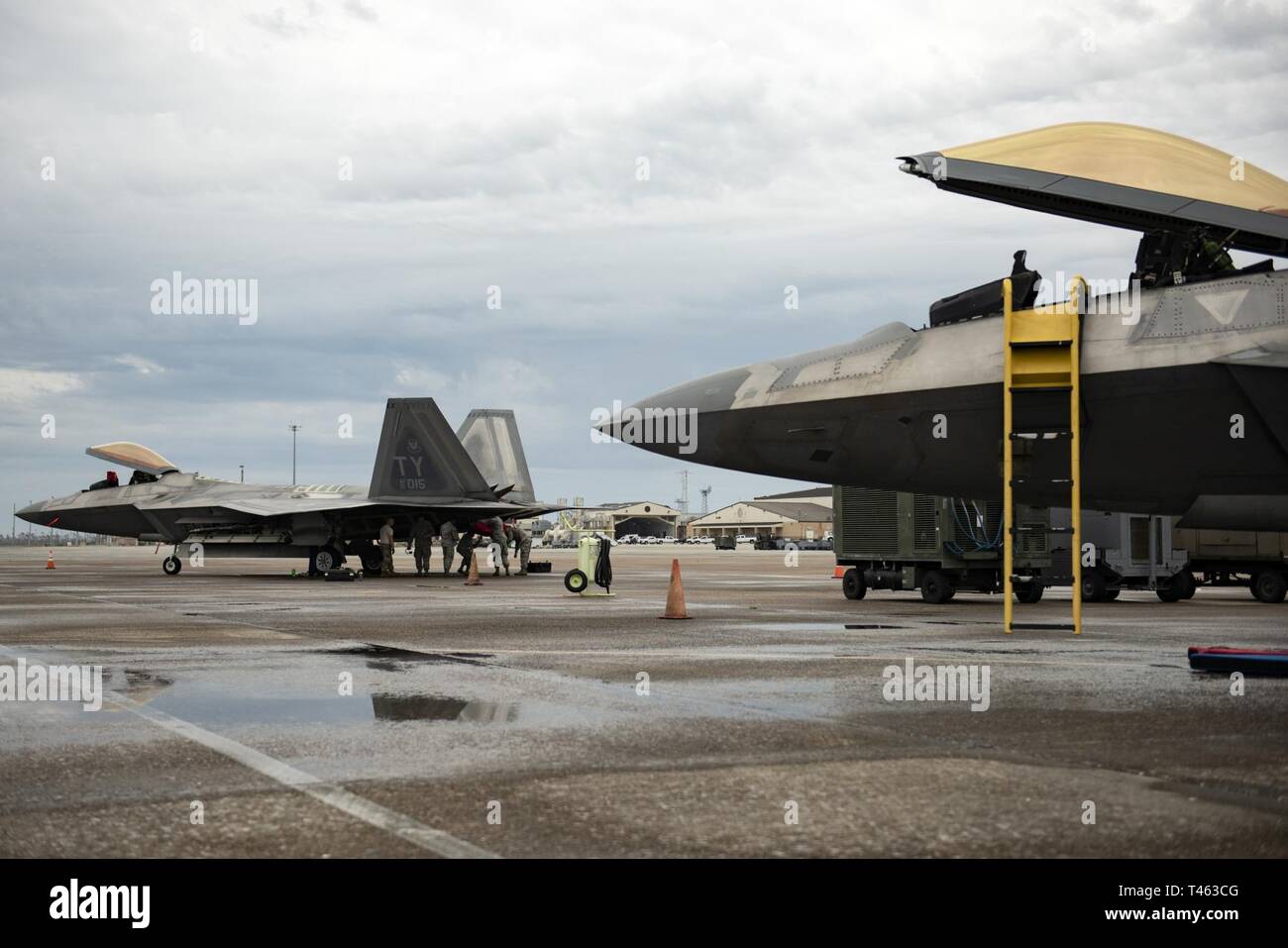 325th aircraft maintenance squadron hi-res stock photography and images ...