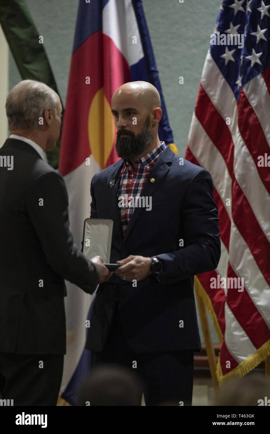 Lt. Gen. (Ret.) Frank Helmick, presents Master Sgt. (Ret.) Bobby ...
