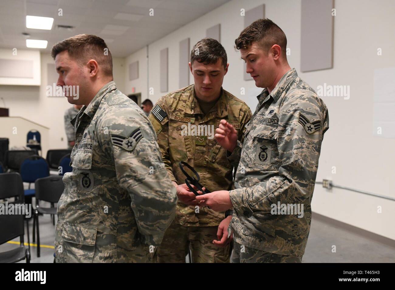 Handcuff Training Stock Photos & Handcuff Training Stock Images - Alamy
