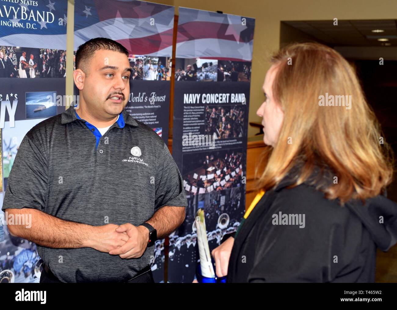 U s navy recruiter 2019 hi-res stock photography and images - Alamy