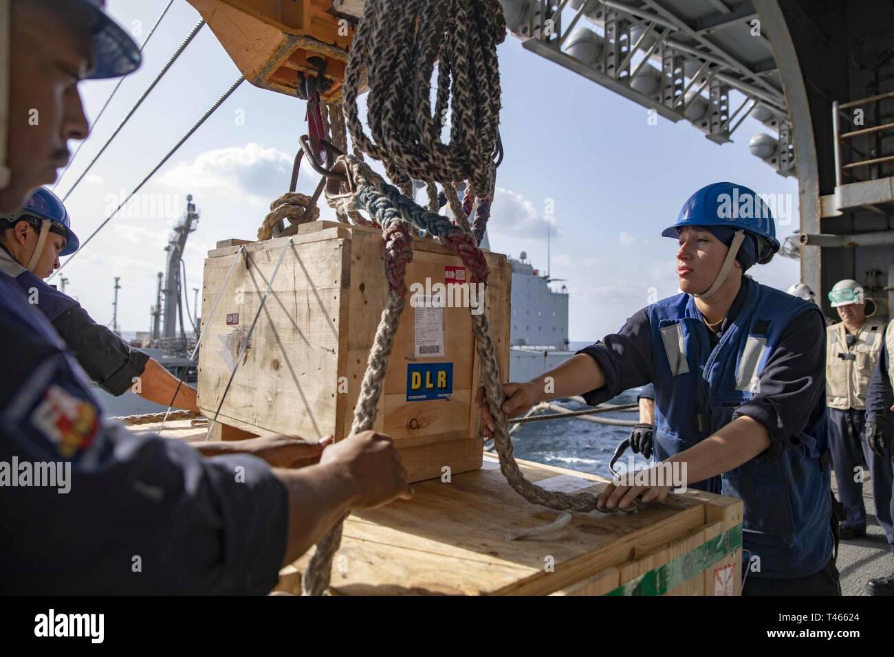 Maritime slings hi-res stock photography and images - Alamy