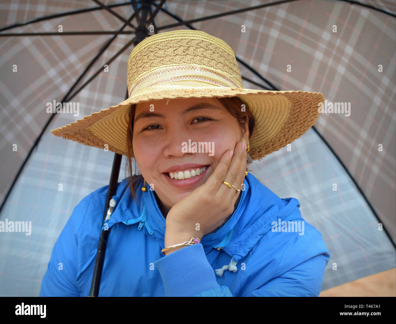 Smiling Vietnamese woman wears a stylish straw hat and poses for the ...