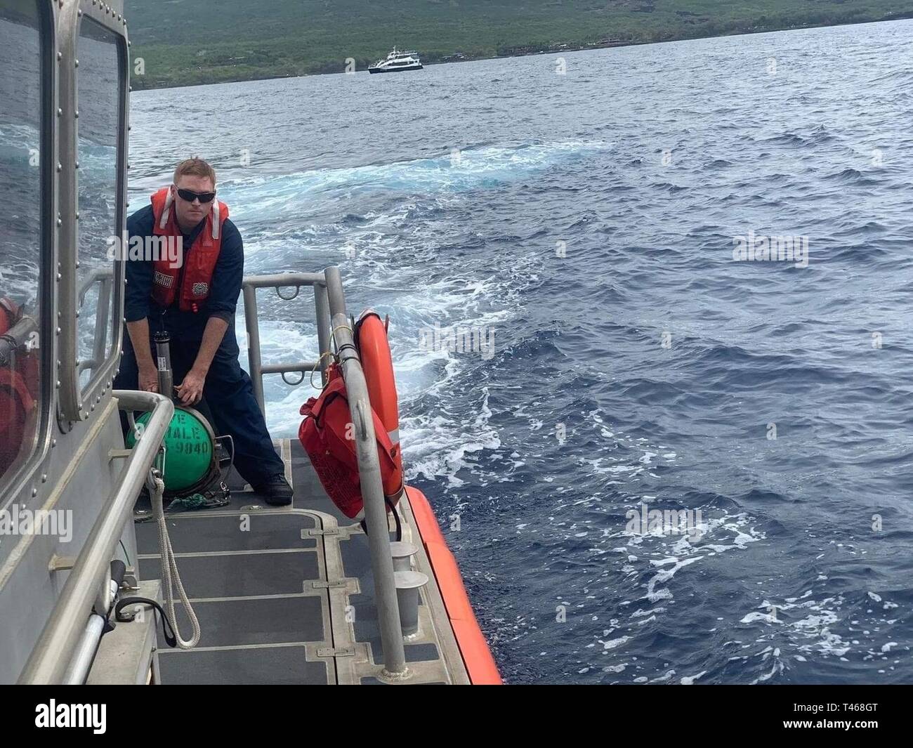 Coast Guard crewmembers from Station Maui assist National Oceanic and ...
