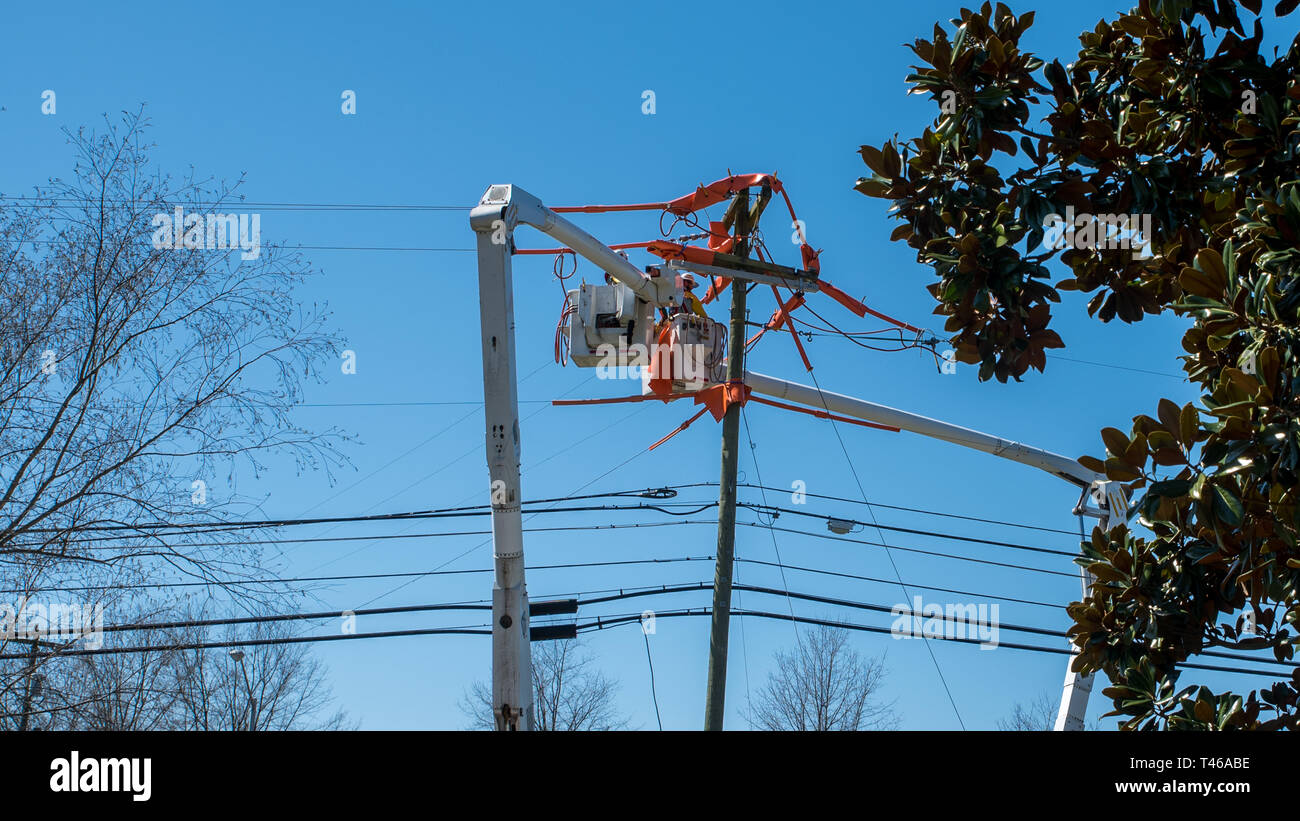 Electrical electric cherry picker hi-res stock photography and images ...