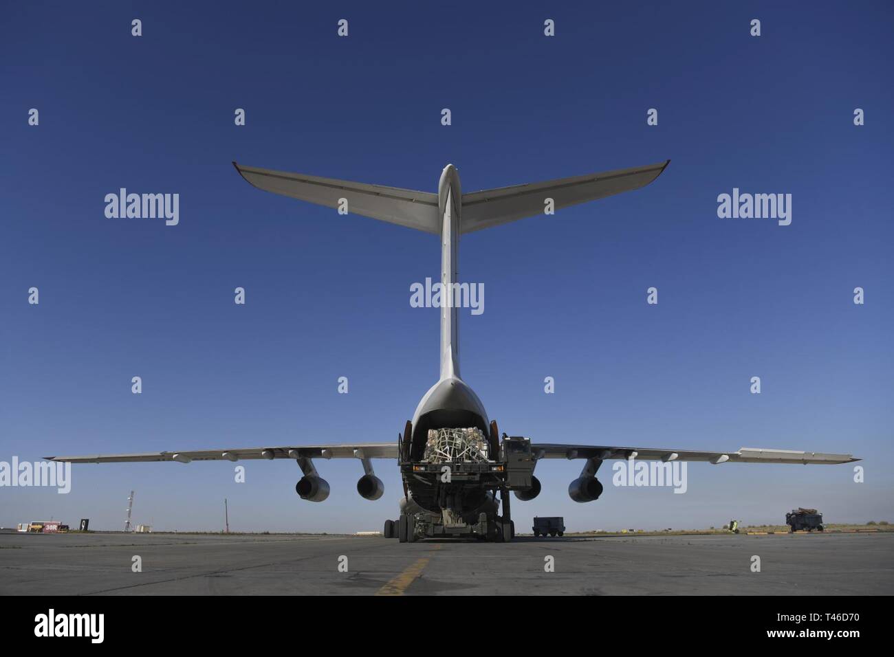76 airlift squadron hi-res stock photography and images - Alamy