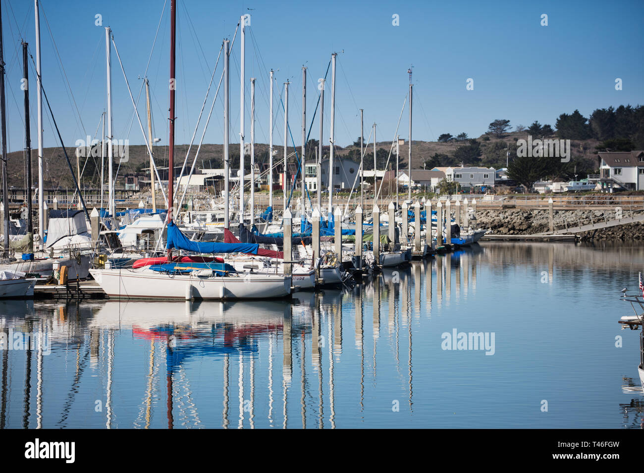 Early morning at the sailboat marina Stock Photo - Alamy