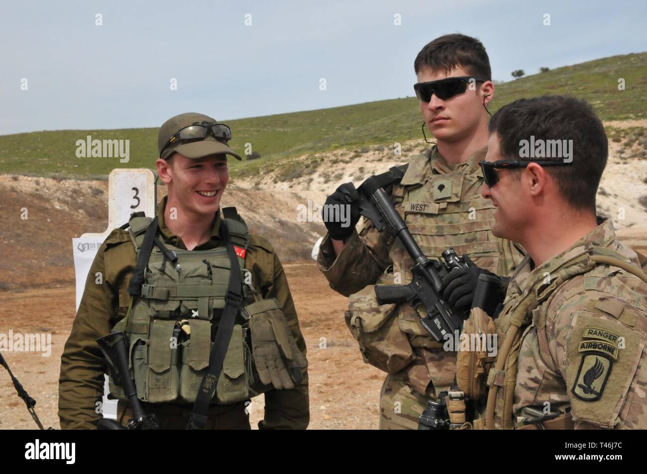 Paratroopers with Legion Company, 1st Battalion (Airborne), 503rd ...