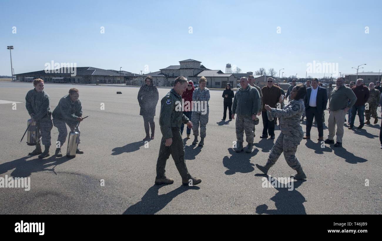 512th airlift wing hi-res stock photography and images - Alamy