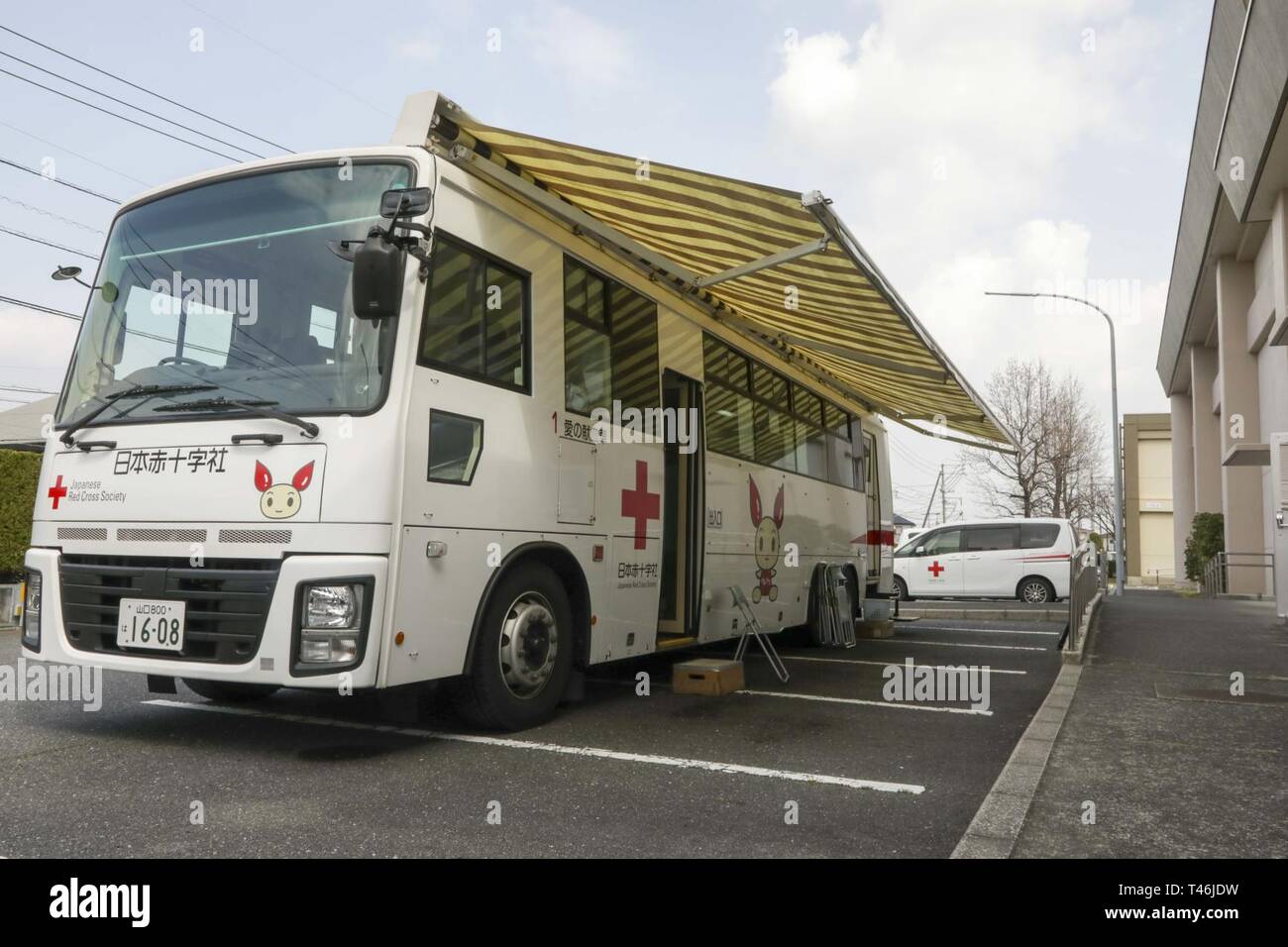 American red cross blood drive van hi-res stock photography and images ...