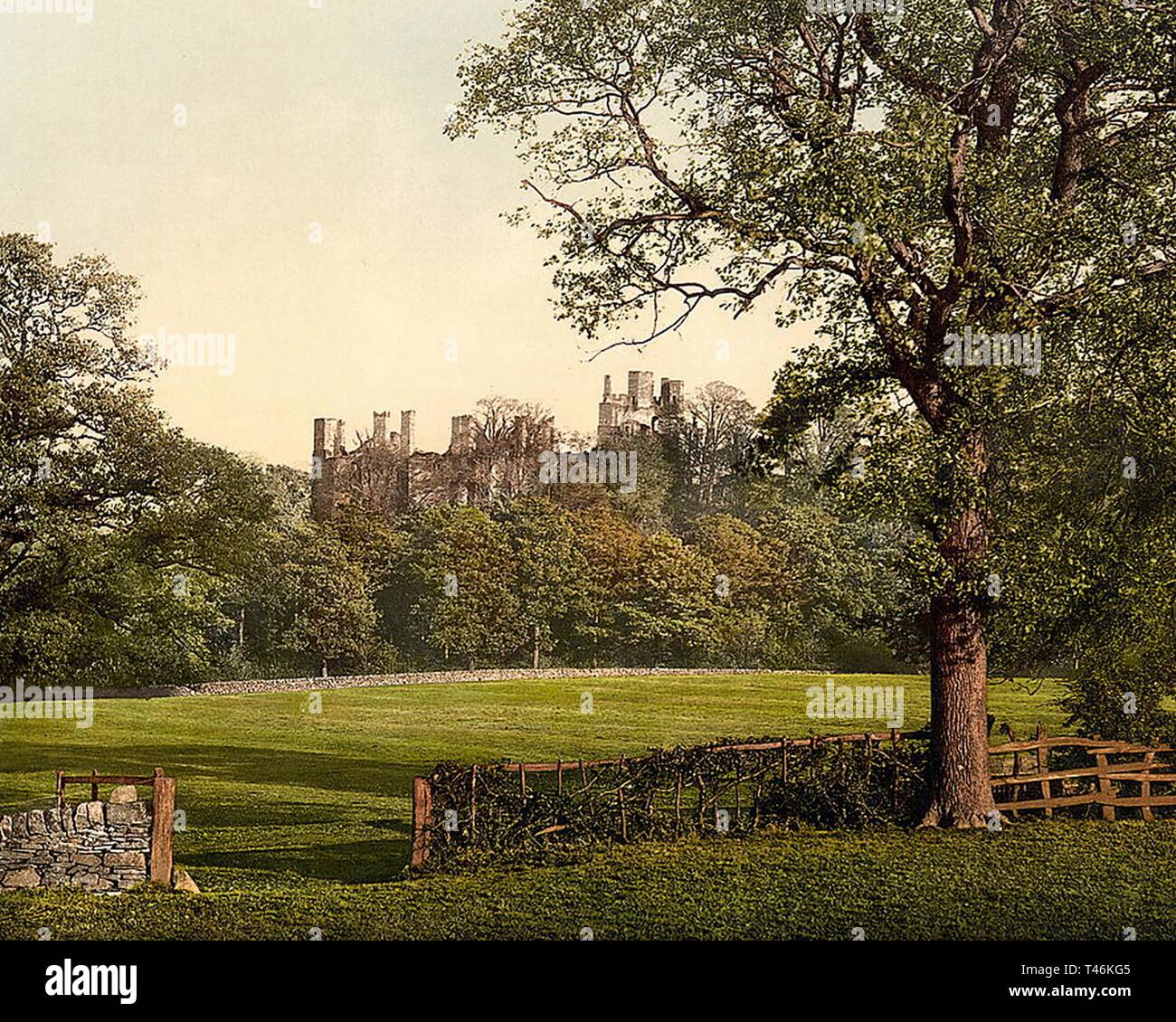 Wingfield manor ruins hi-res stock photography and images - Alamy