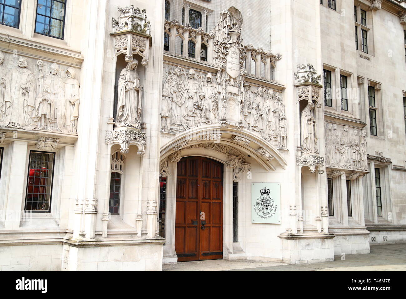 Supreme court building london judges hi-res stock photography and ...