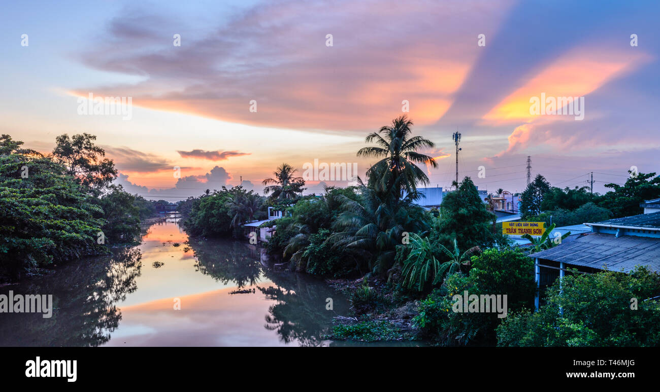 6 pm sunset hi-res stock photography and images - Alamy
