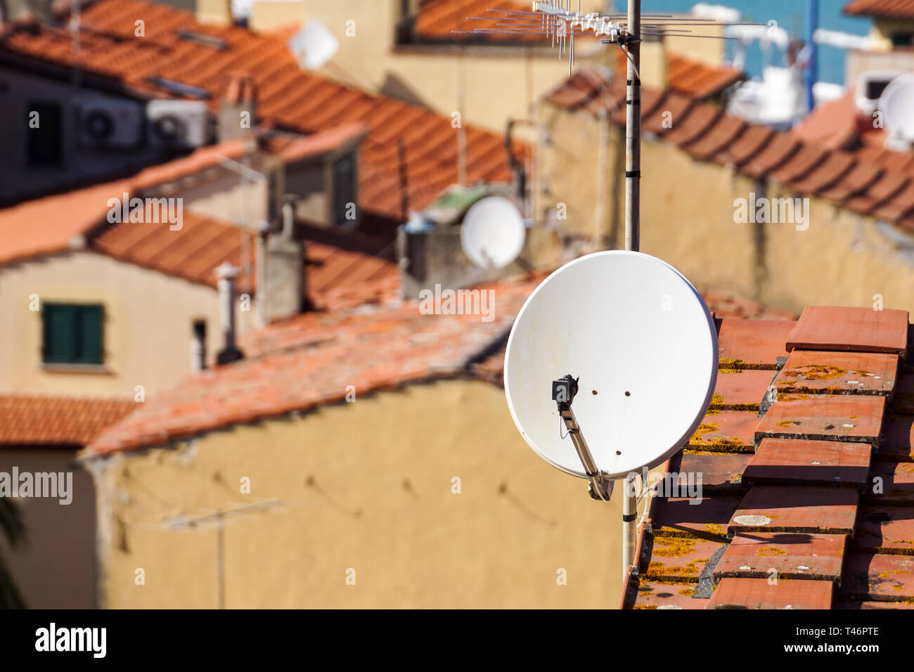 Roof mounted antenna hi-res stock photography and images - Alamy