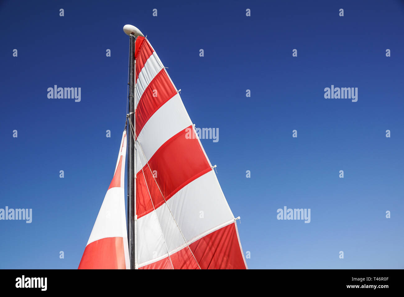 Red sail boat hi-res stock photography and images - Alamy