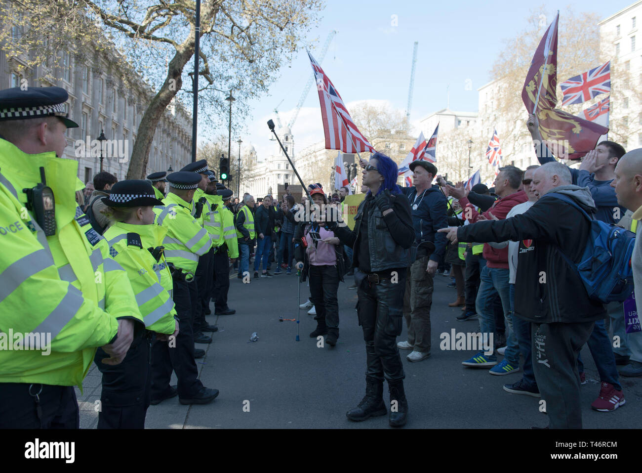 Police confronting demonstrators hi-res stock photography and images ...
