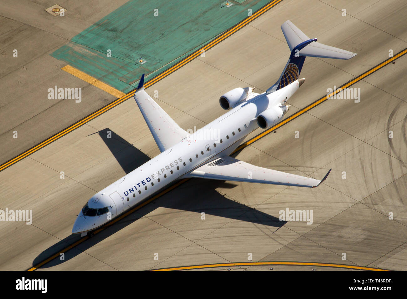 Crj 700 hi-res stock photography and images - Alamy