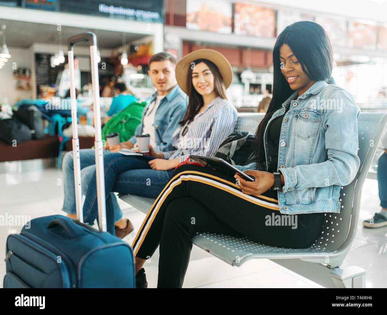 Tourist black girl in airport terminal hi-res stock photography and ...