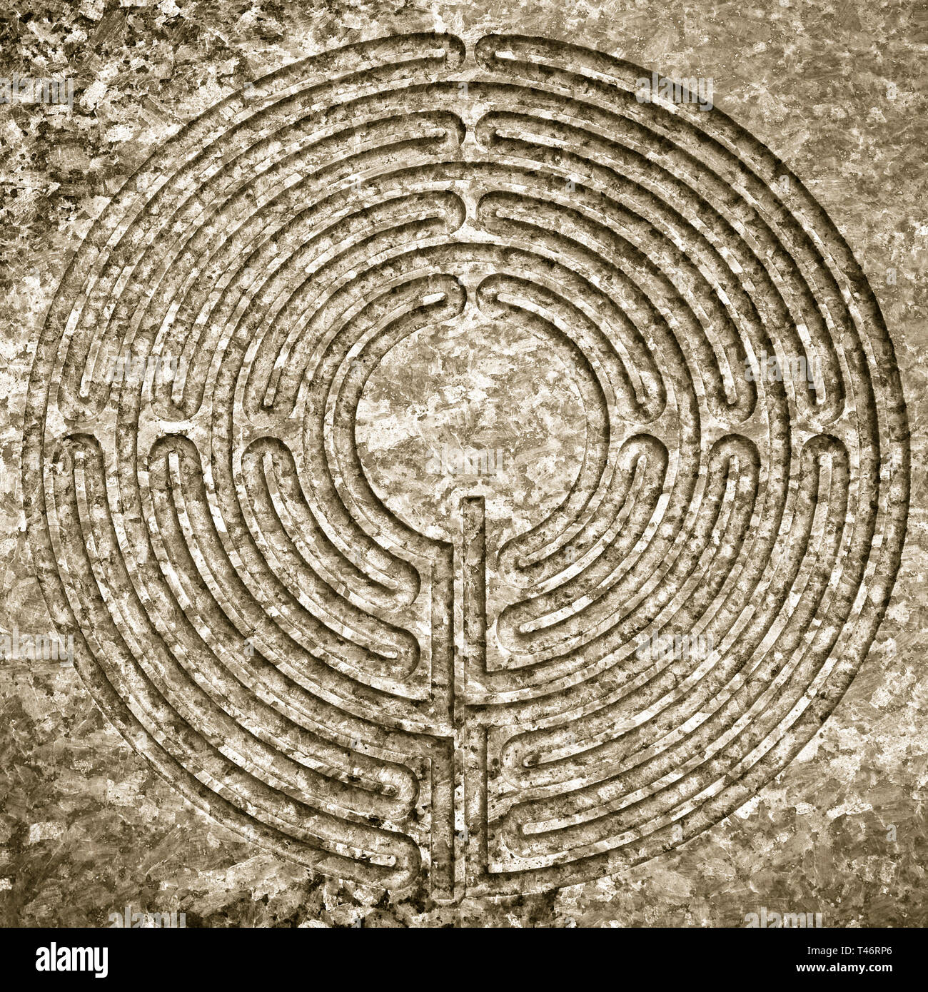 Stone circle maze hi-res stock photography and images - Alamy