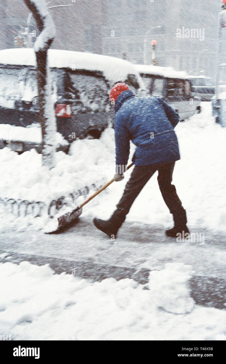 Old man shoveling snow hi-res stock photography and images - Alamy