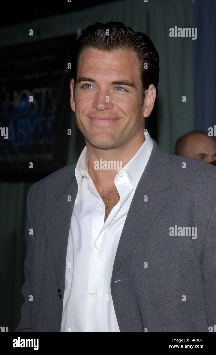 Ghosts of the abyss (2003) hi-res stock photography and images - Alamy