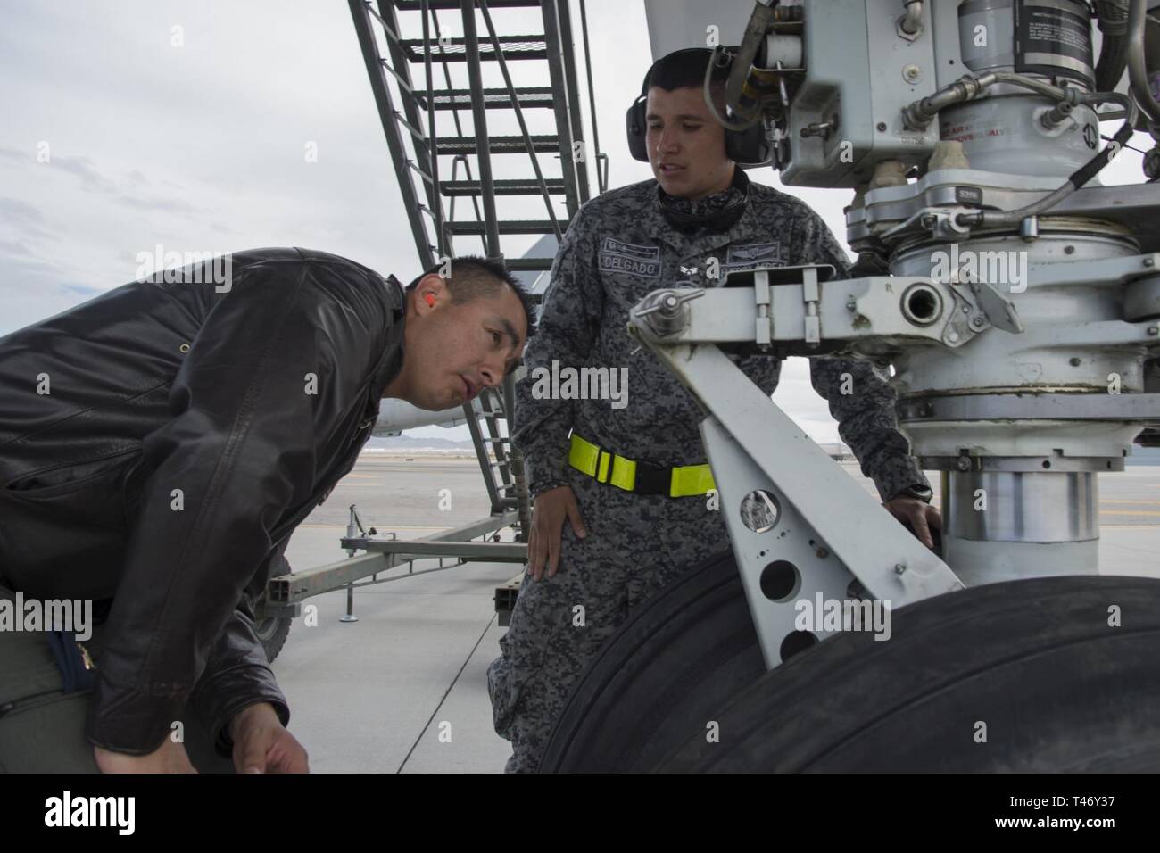 Colombian Air Force 767 Multi-Mission Tanker Transport Jupiter crew ...