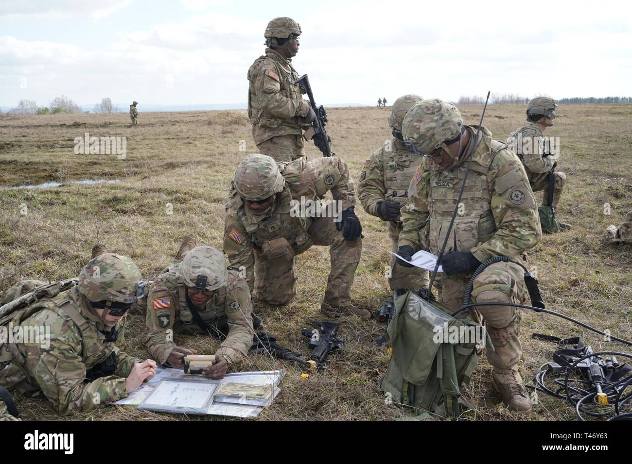 U.S. Army Soldiers with the Field Artillery, 2d Cavalry Regiment ...