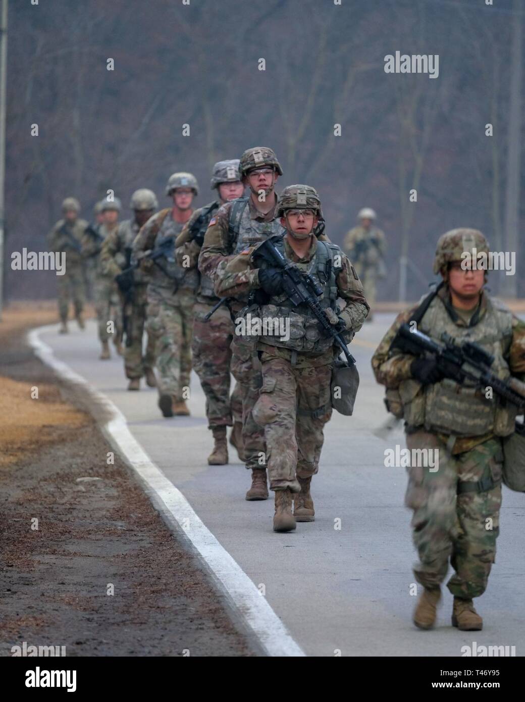 Soldiers with 3rd Battalion, 13th Field Artillery Regiment (FAR), 75th ...