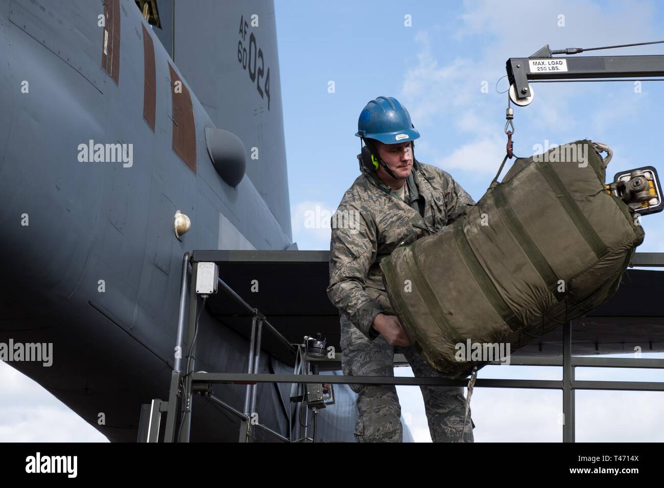 Tech. Sgt. Phillip Dykes, 2nd Aircraft Maintenance Squadron crew chief ...