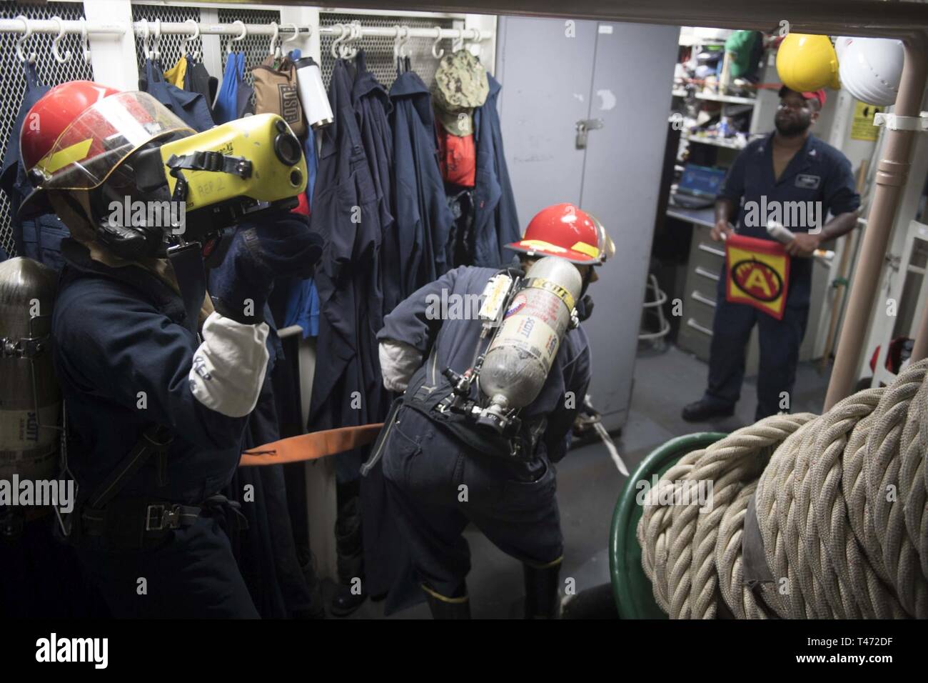 Navy firefighting thermal imager nfti hi-res stock photography and ...