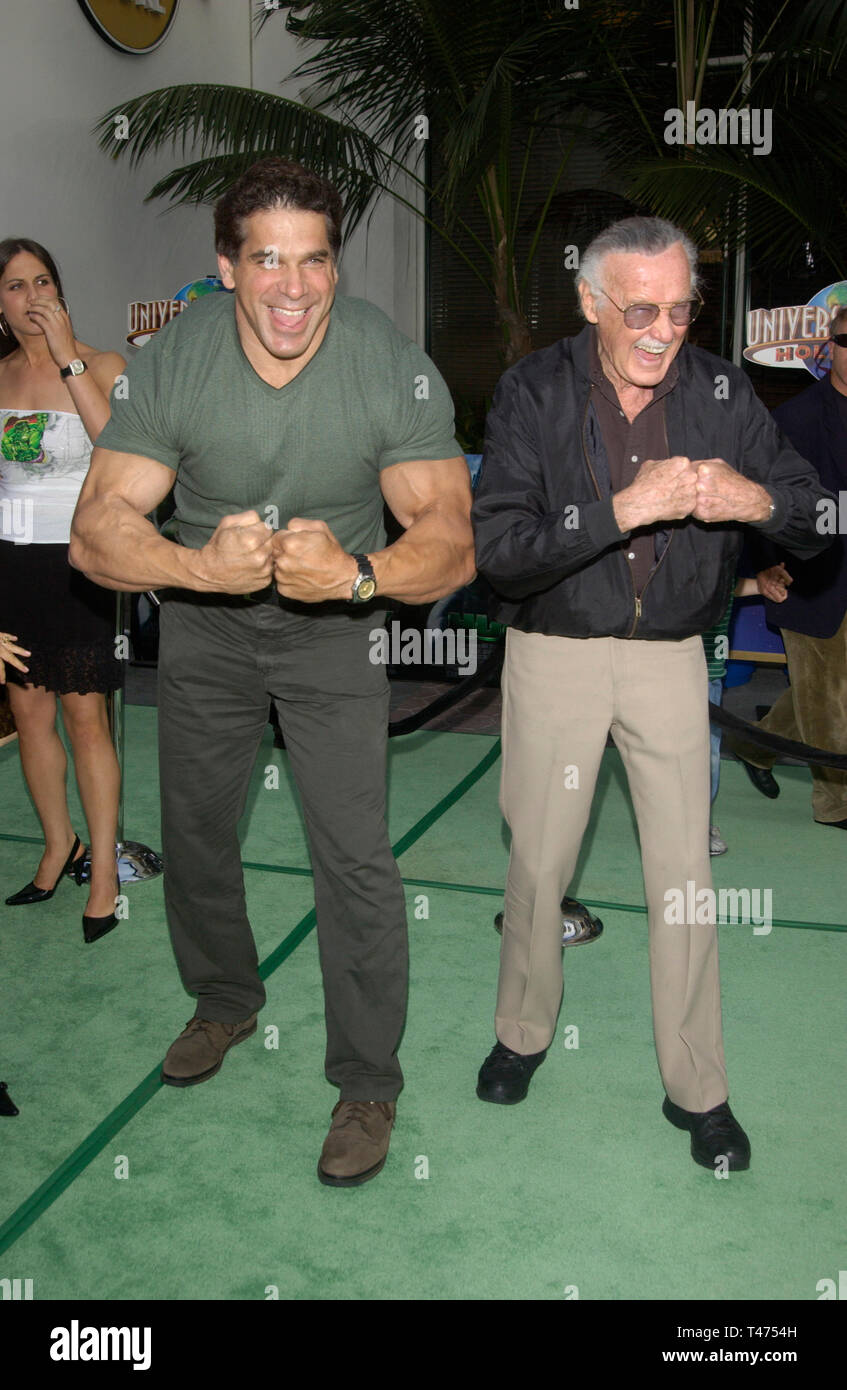 LOS ANGELES, CA. June 17, 2003: Actor LOU FERRIGNO (left) & Hulk ...