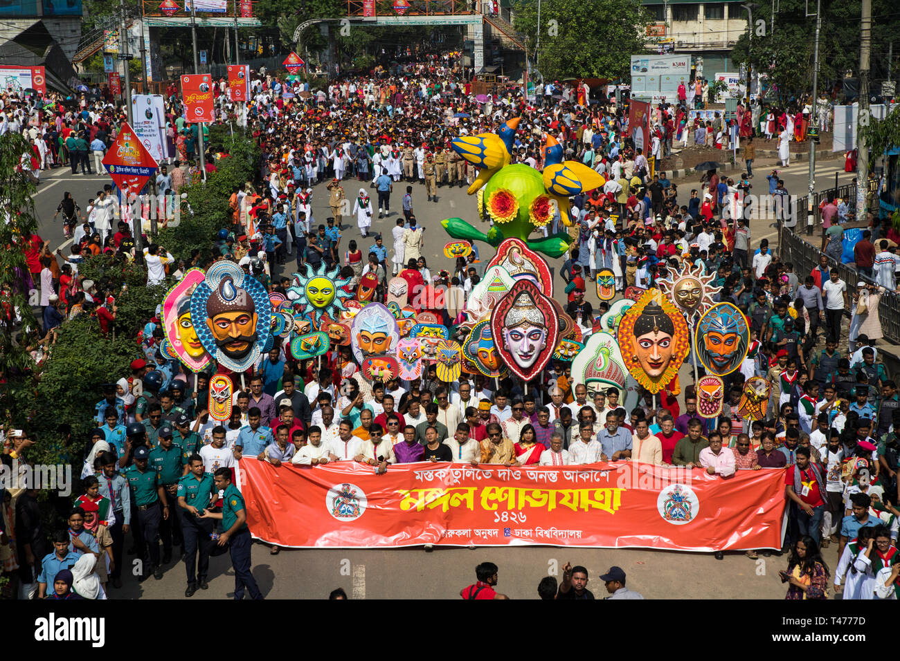 Dhaka, Bangladesh. 14th Apr, 2019. Mangal Shobhajatra, a colourful and ...