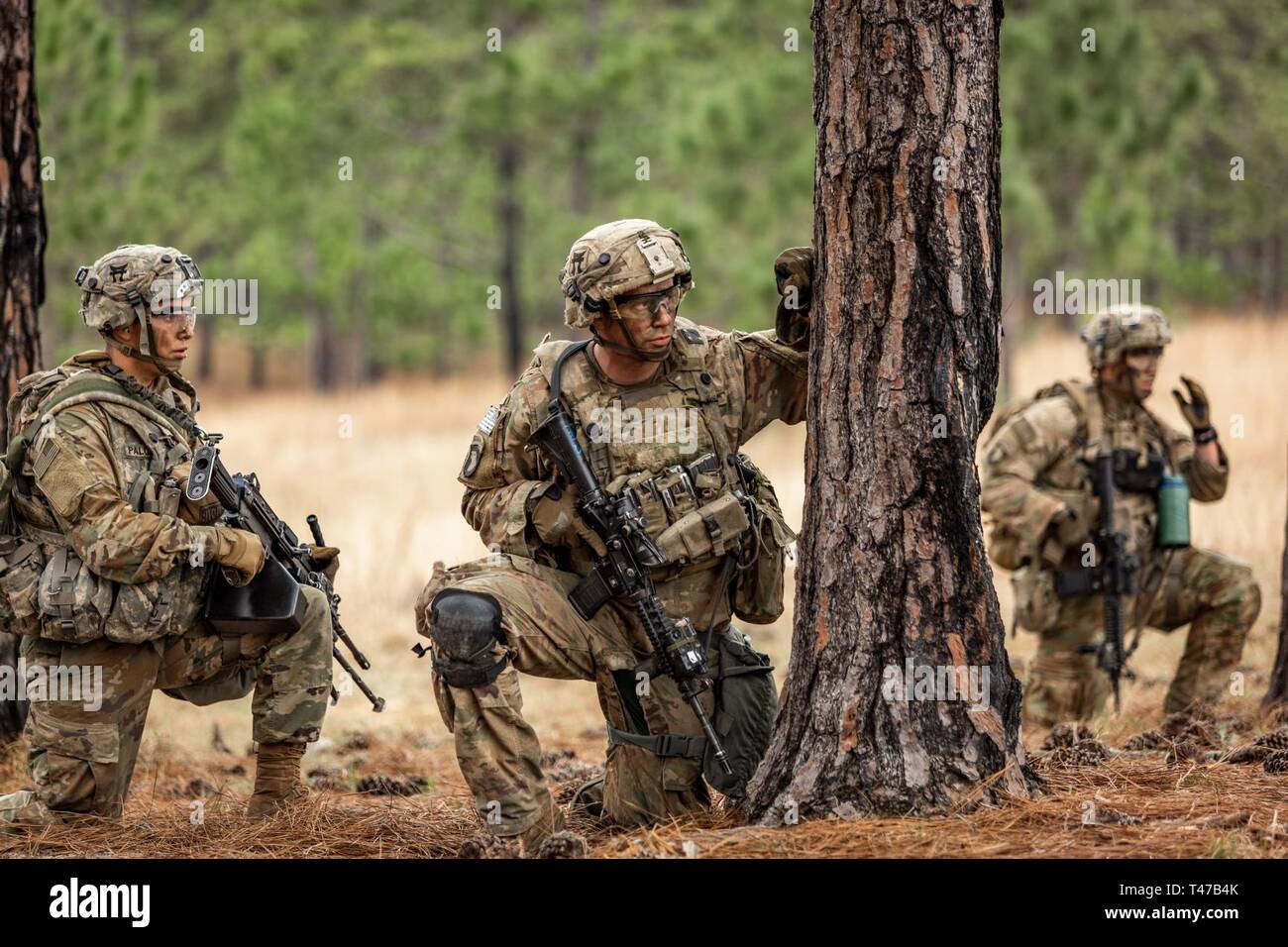 U.S. Army Soldiers assigned to Bravo Company, 3rd Battalion, 187th ...