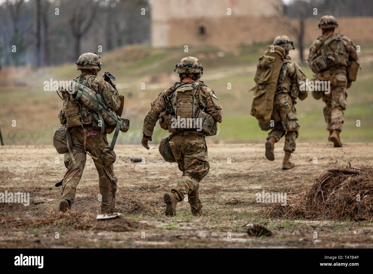 U.S. Army Soldiers assigned to Bravo Company, 3rd Battalion, 187th ...