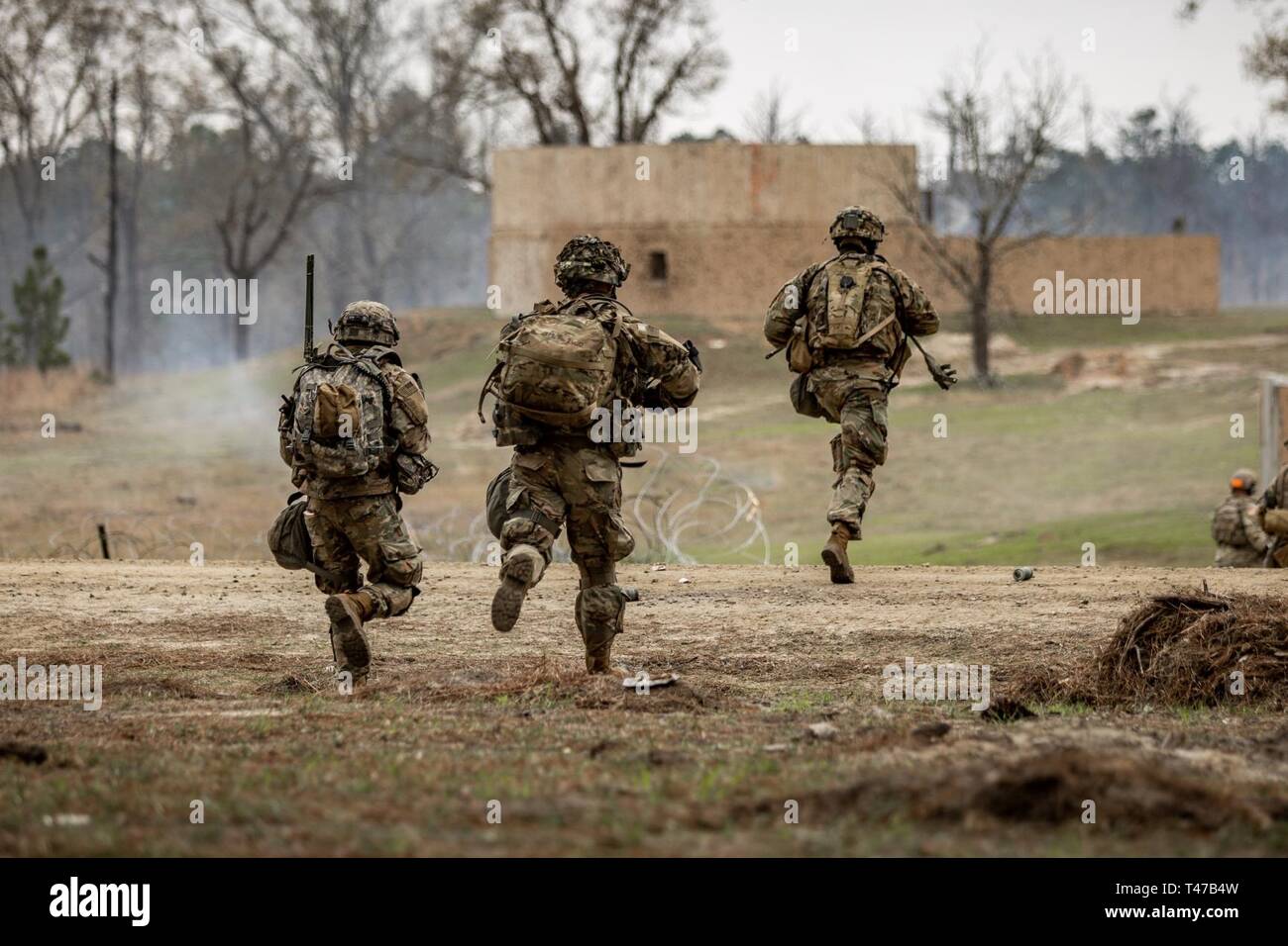 U.S. Army Soldiers assigned to Bravo Company, 3rd Battalion, 187th ...