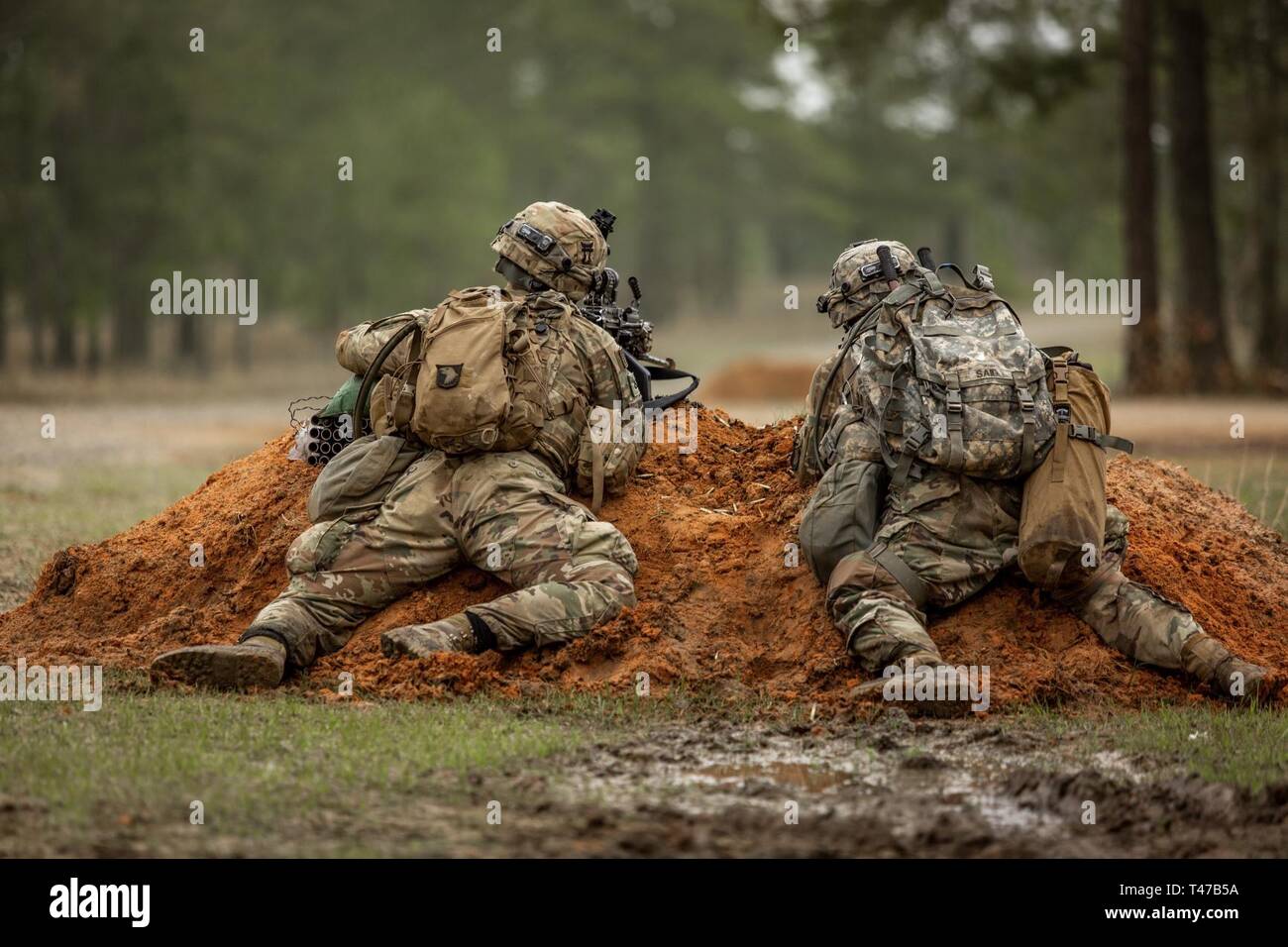 U.S. Army Soldiers assigned to 3rd Battalion, 187th Infantry Regiment ...