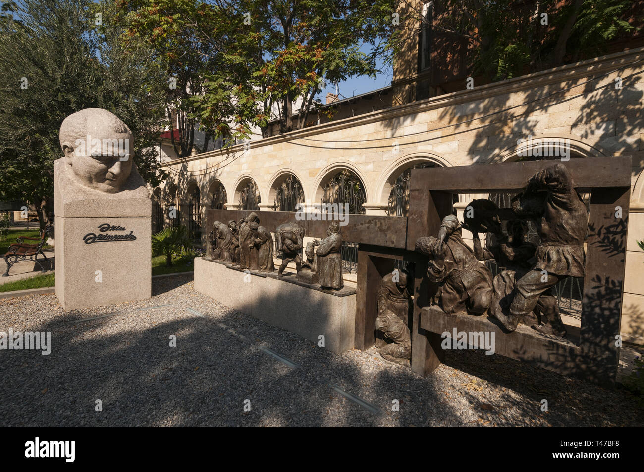 Azerbaijan, Baku, Old City (Icari Seher), Market Square, memorial Stock ...