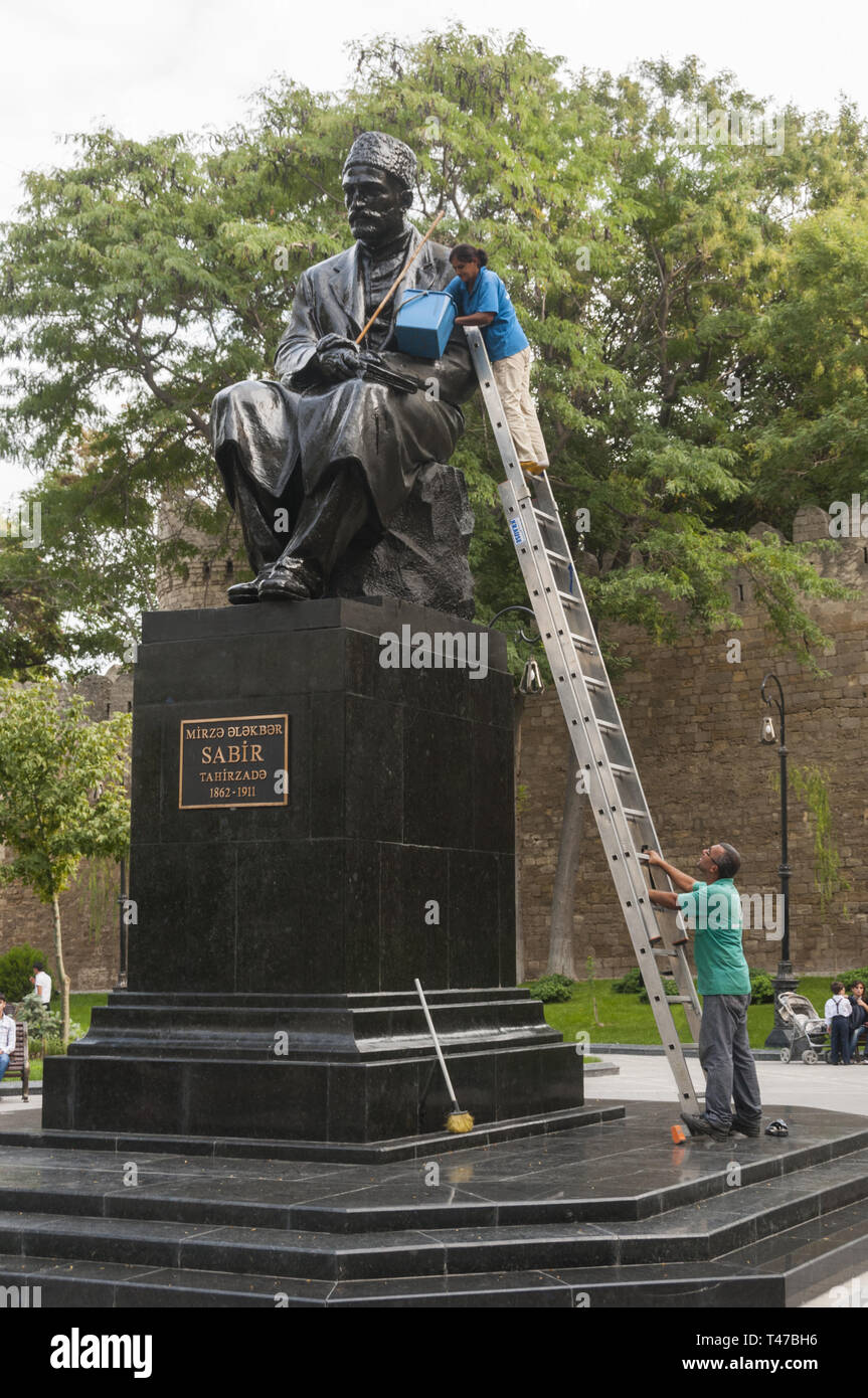 Cleaning statue hi-res stock photography and images - Alamy