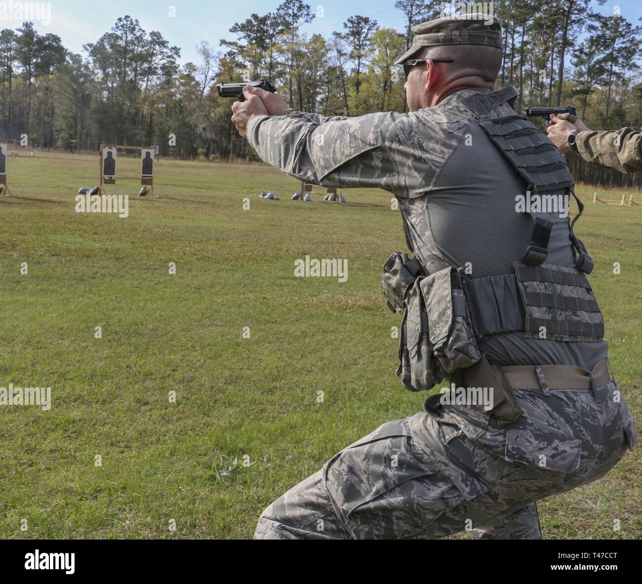 In a squatting position hi-res stock photography and images - Alamy