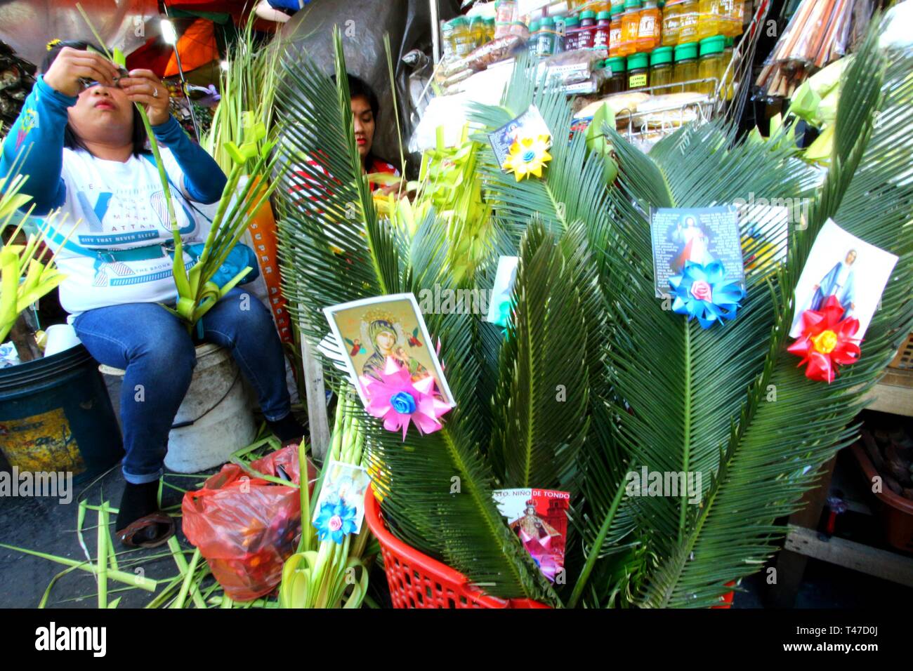 Philippines. 13th Apr, 2019. Vendor's making “palaspas” (Palm) for ...