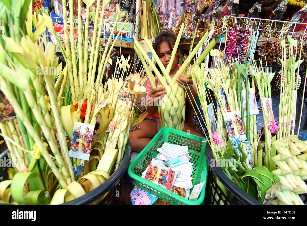 Philippines. 13th Apr, 2019. Vendor's making “palaspas” (Palm) for ...