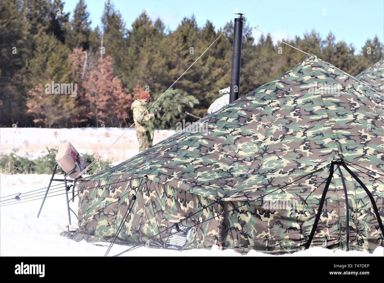 Military army camouflage tents hi-res stock photography and images - Alamy