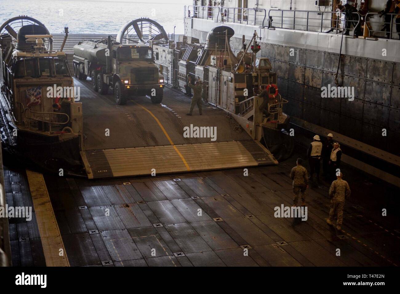 Uss somerset lpd 25 hi-res stock photography and images - Alamy