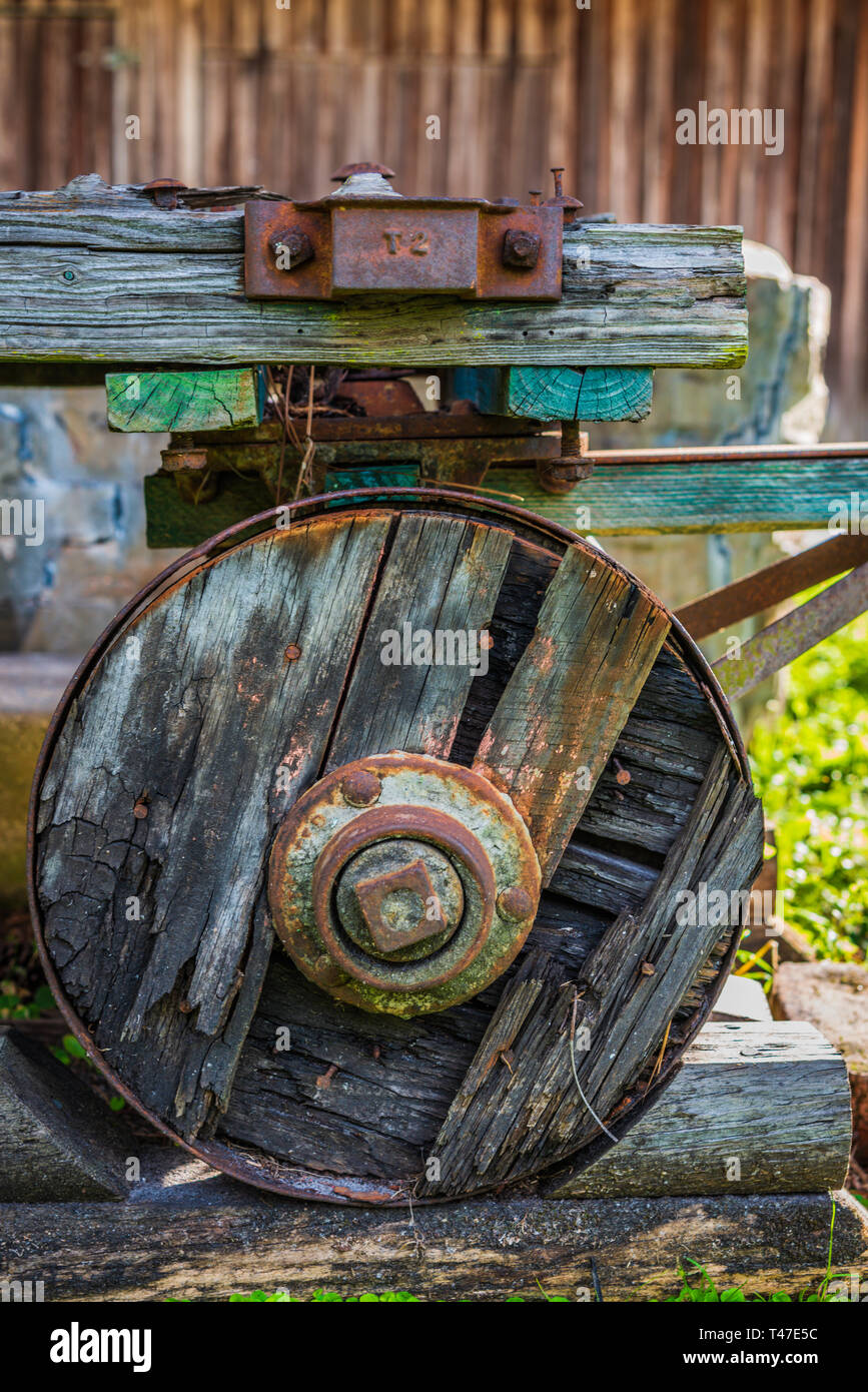 Cart wheel iron hi-res stock photography and images - Alamy
