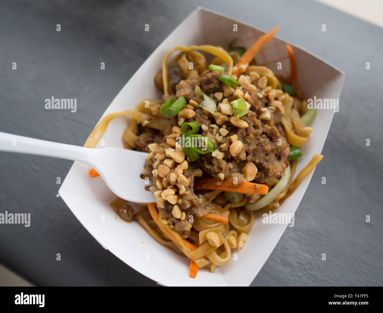 Noodles in a paper tray Stock Photo - Alamy