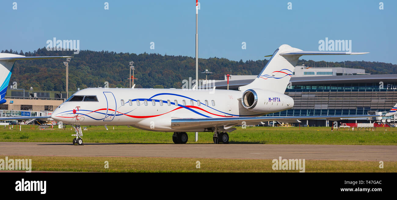 Bombardier global 6000 aircraft hi-res stock photography and images - Alamy