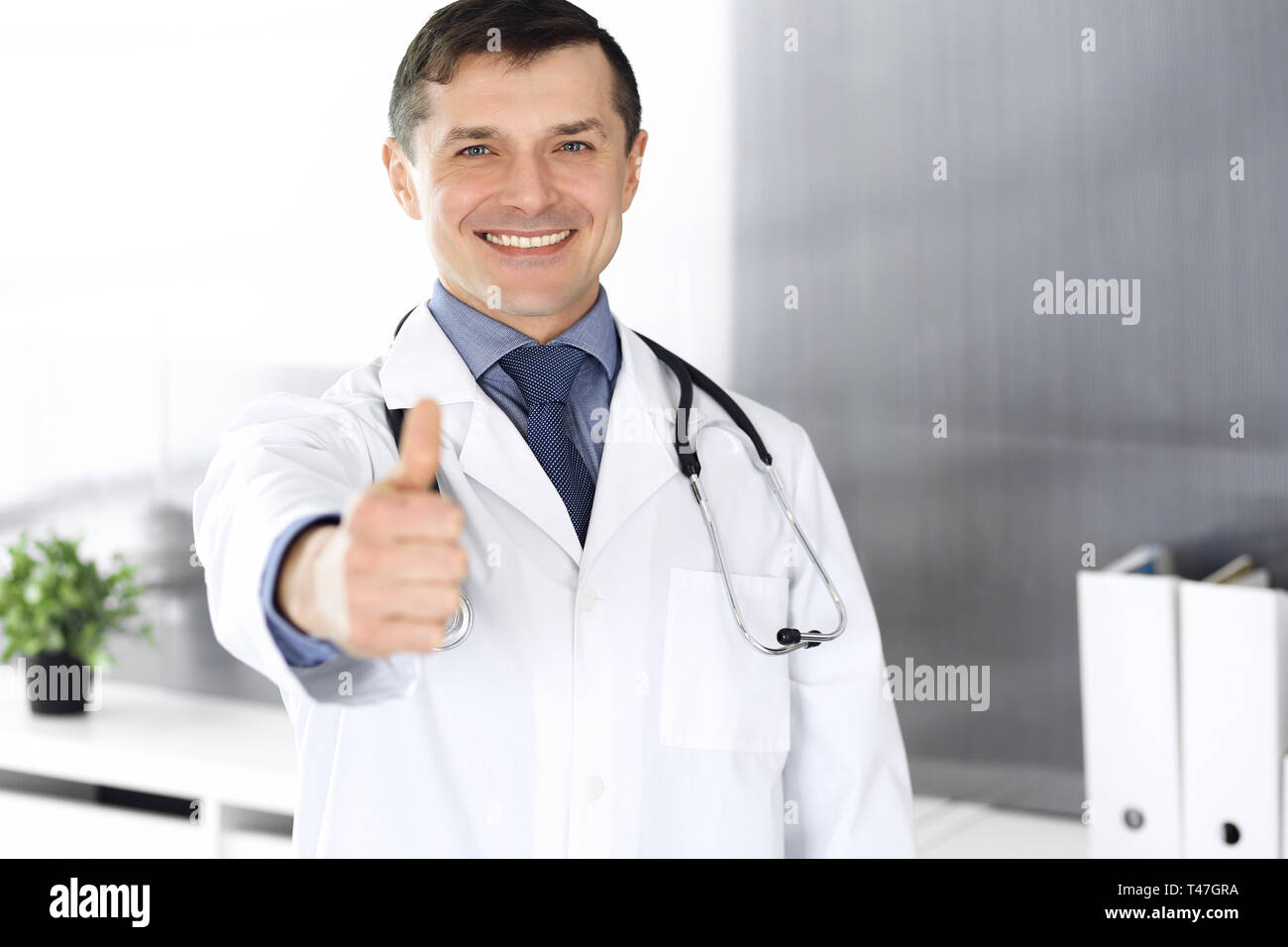 Doctor man cheerful smiling at camera, thumbs up. Perfect medical ...