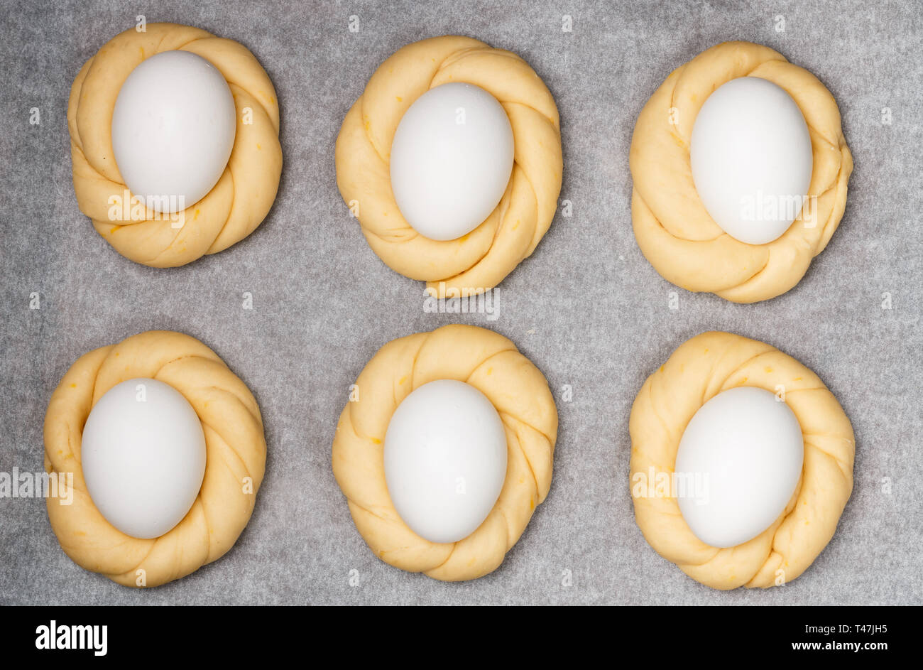 Bird nests texture hi-res stock photography and images - Alamy
