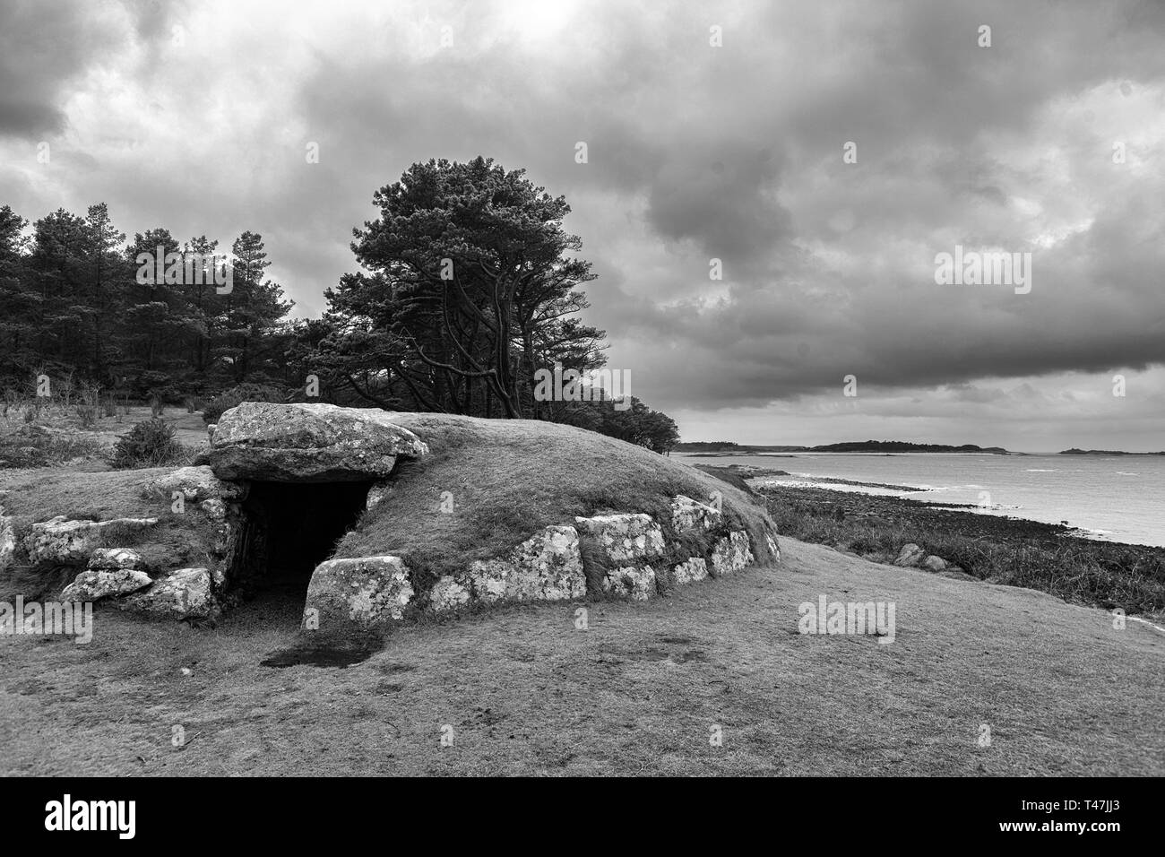 Megalithic bronze age burial chamber Black and White Stock Photos & Images - Alamy