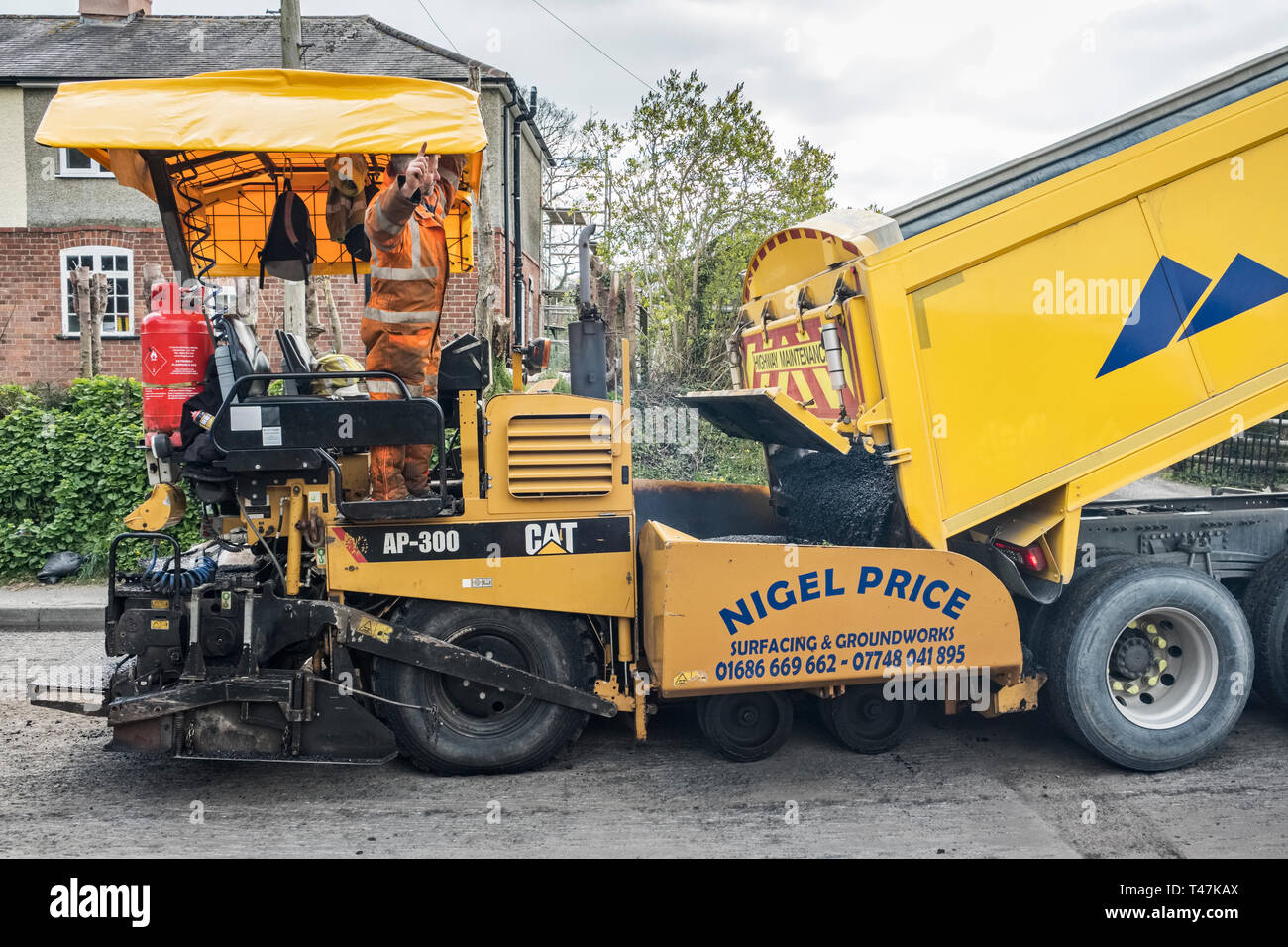 Asphalt road machine hi-res stock photography and images - Alamy