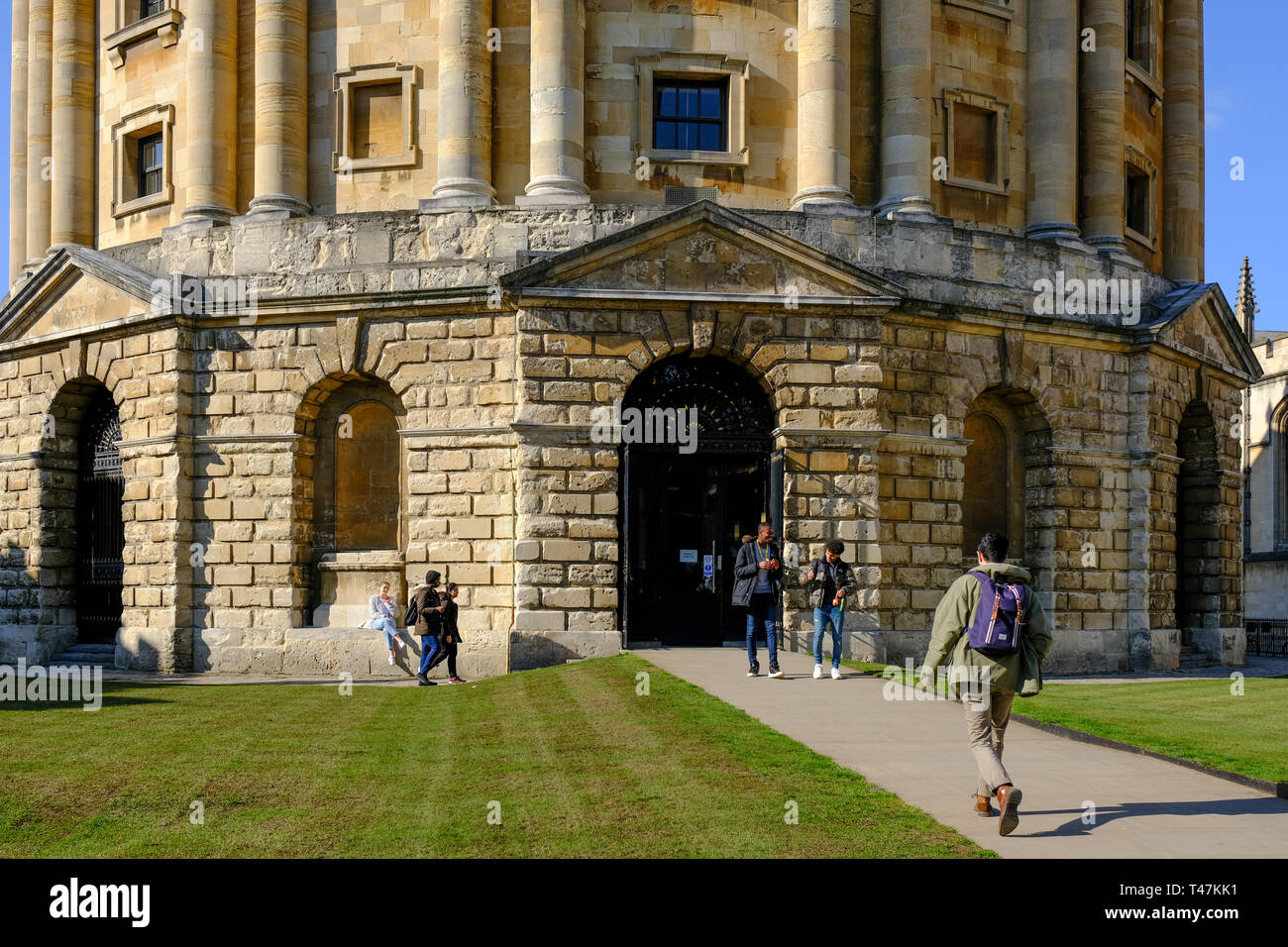 Oxford University students at The Radcliffe Camera, reading rooms which ...